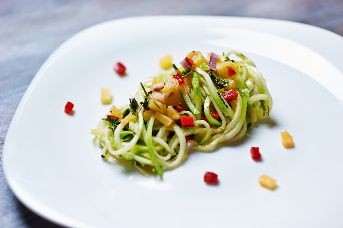 spaghetti di zucchine con salsa HawaiI | La Taverna degli Arna