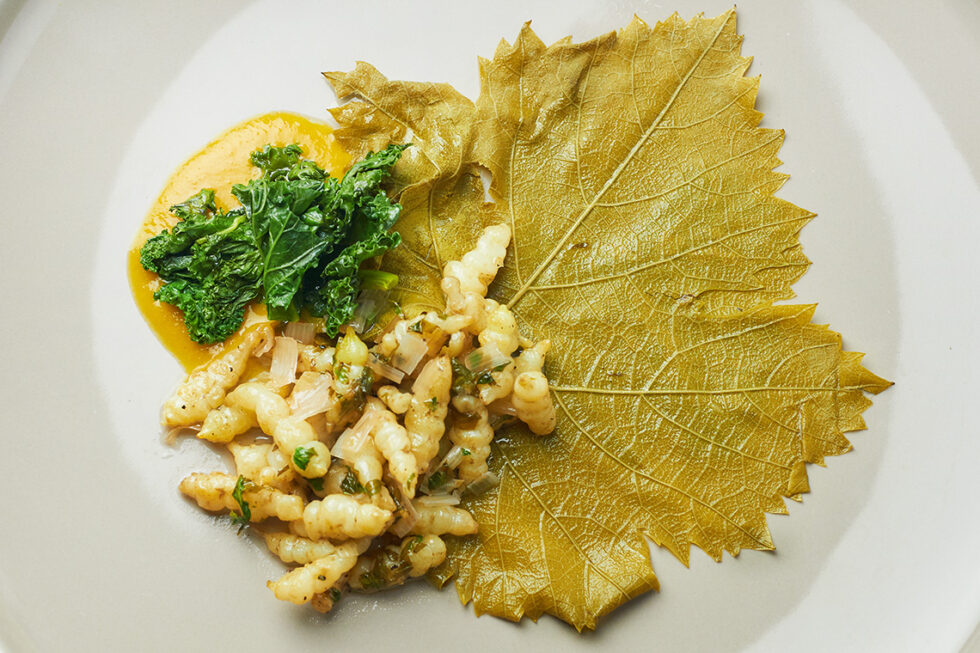 tuberinina stufata con foglie di vite croccante | La Taverna degli Arna